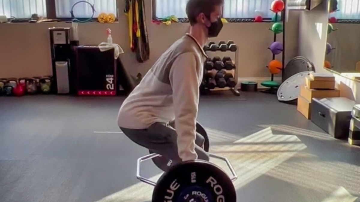 Reduce Your Risk of Injury: Proper Trap Bar Deadlifts - React Physical ...